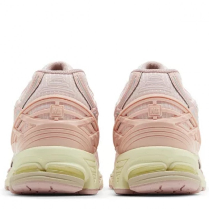 Кроссовки NEW BALANCE 1906U LUNAR NEW YEAR-SHELL PINK купить в Москве